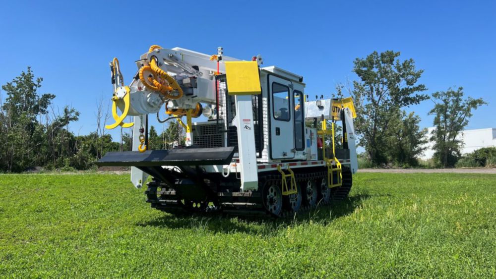 47 ft Track Bucket Rental - Custom Truck One Source