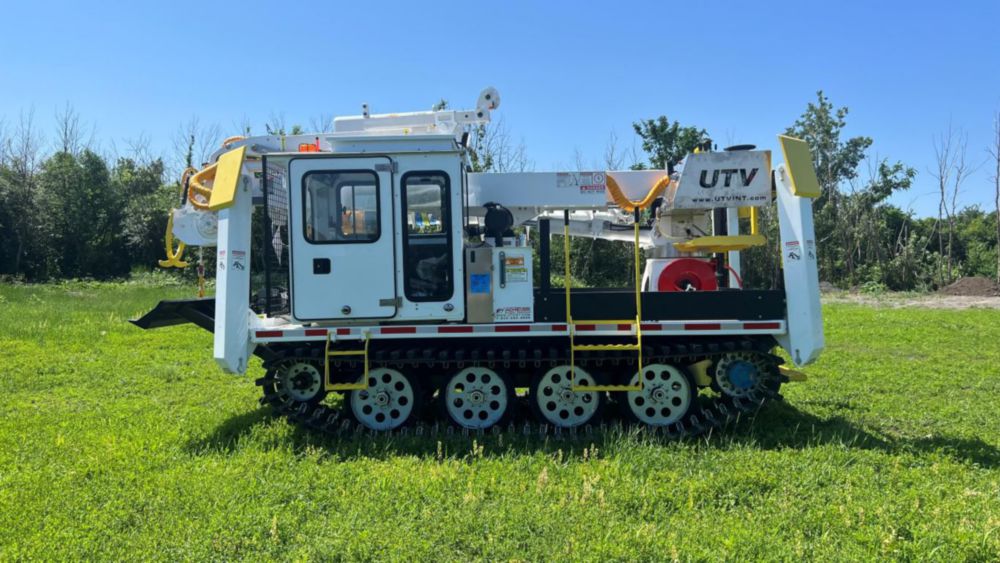 47 ft Track Bucket Rental - Custom Truck One Source