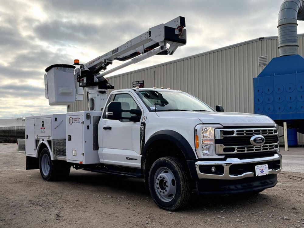 2023 Ford F550 4x4 Versalift SST-40-EIH Bucket Truck