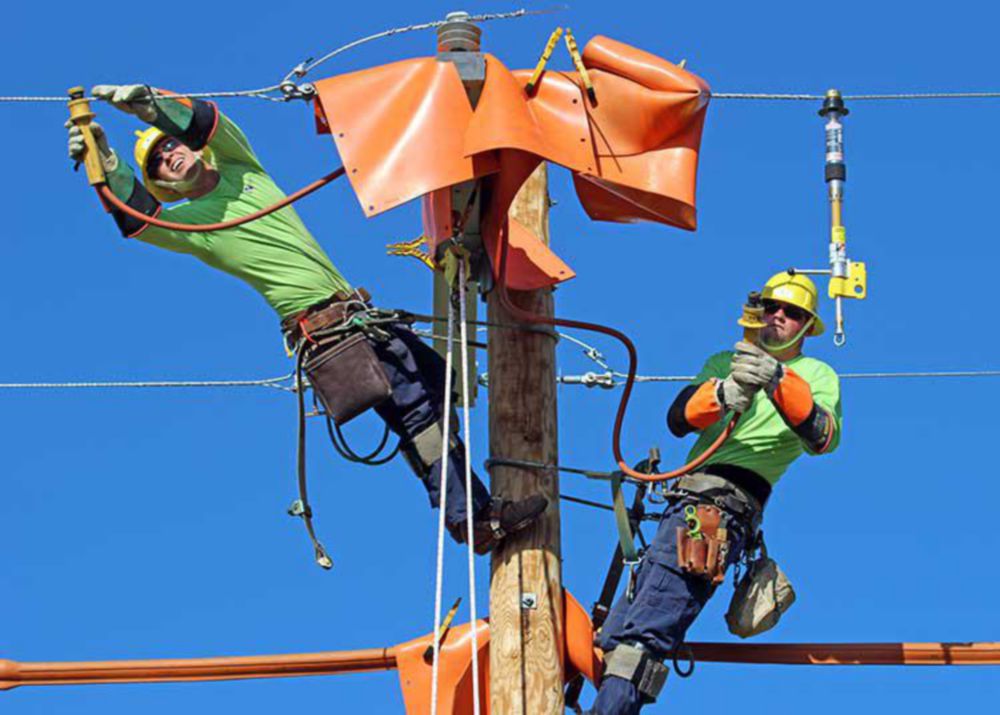 Utility Solutions BREAK-SAFE® Load Break & Pick-up Tool, 27kV