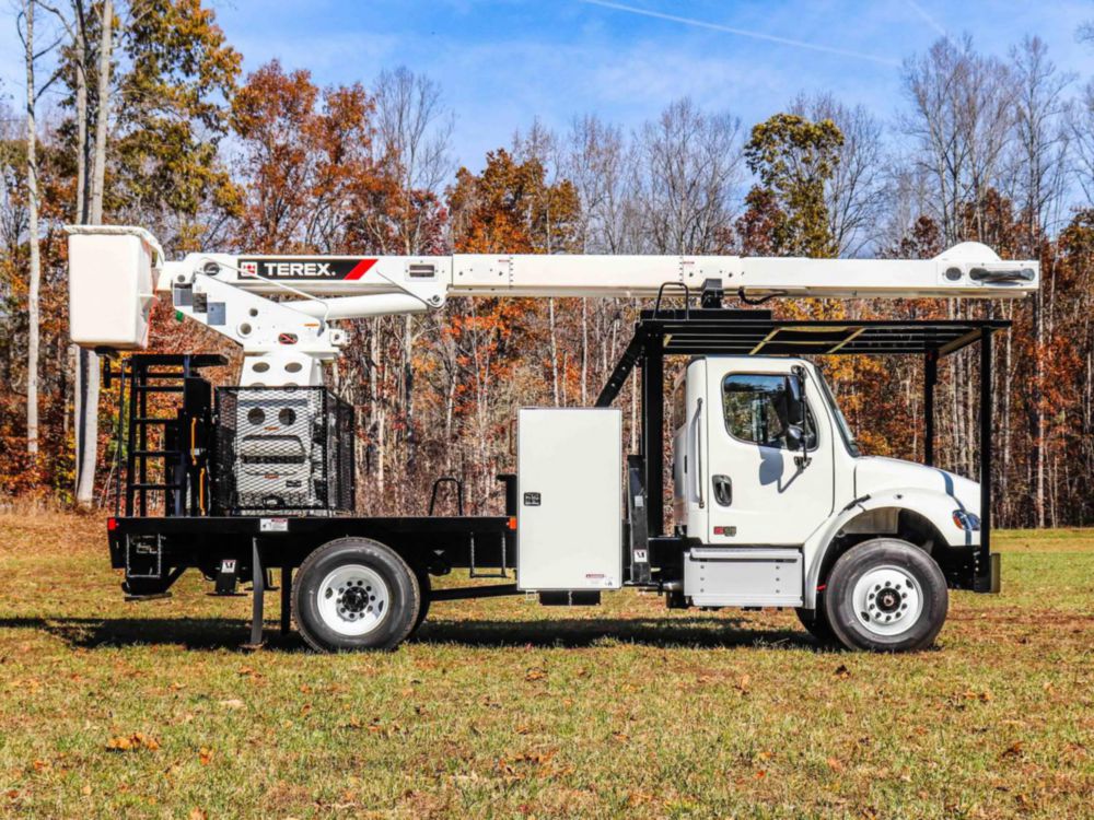 2025 Freightliner M2106 4x2 Terex Utilities XT PRO 60/70-ORA-F-PC ...