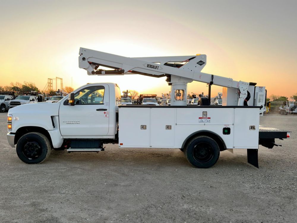 2023 Chevrolet 6500 4x2 Versalift SST-40-EIH Bucket Truck
