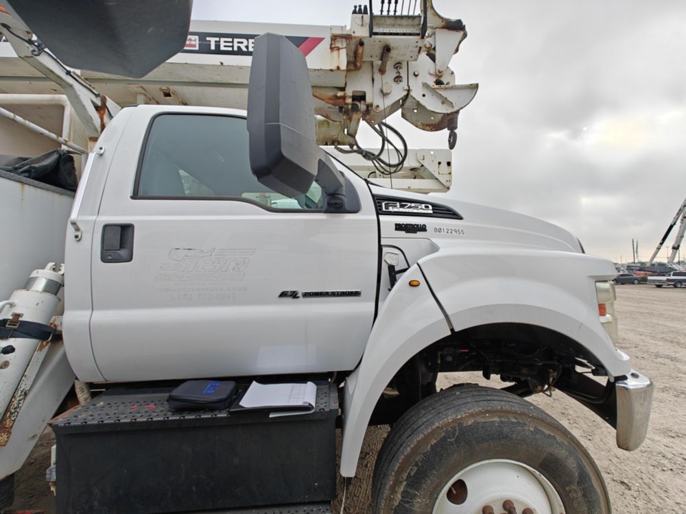 2017 Ford F-750 Diesel 4x4 Terex Commander 4047 Digger Derrick Truck