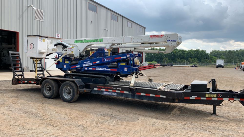 2017 Skylift Super Arborist 53 Backyard Bucket