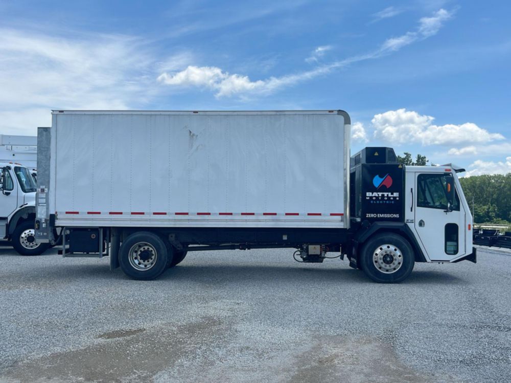 2024 Battle Motors LNT 4x2 20' Box Truck