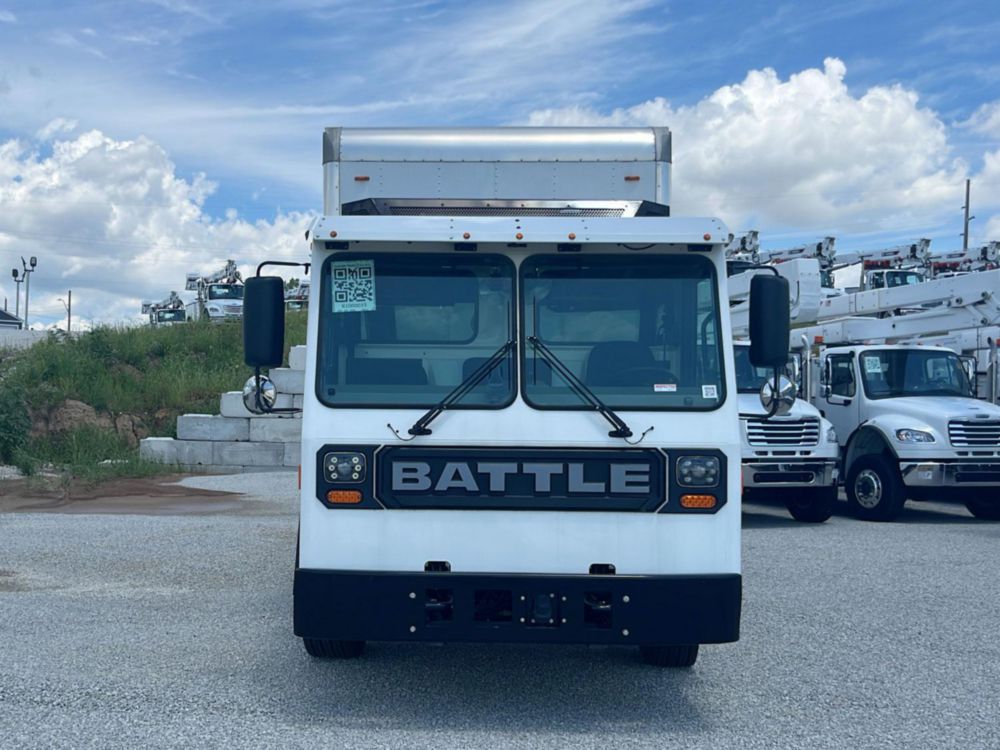 2023 Battle Motors LNT 4x2 20' Box Truck