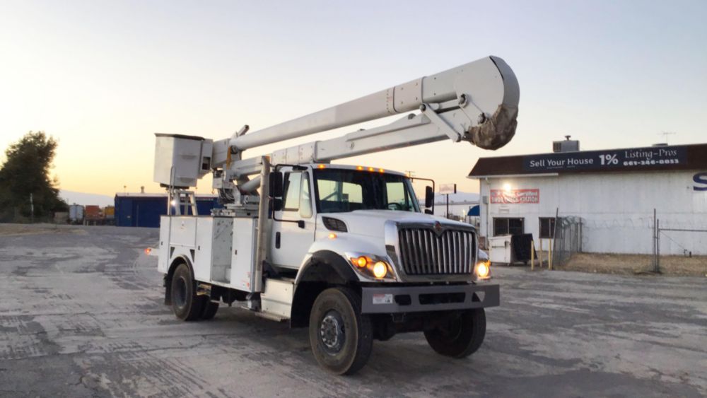 2017 International 7300 4x4 Terex 5TC-55 Bucket Truck