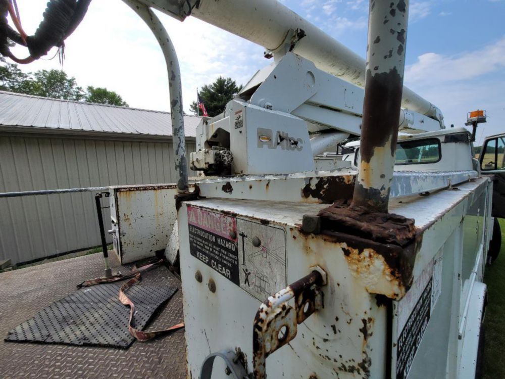 2001 International 4900 Altec AN650 Bucket Truck