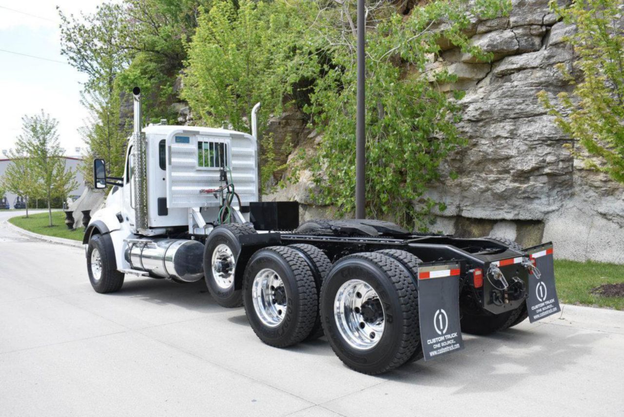 Tandem Axle Highway Tractor Rental - Custom Truck One Source