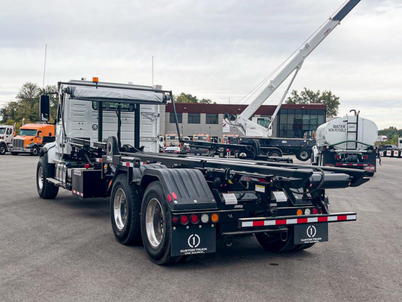 2025 Volvo VHD64 6x4 Galbreath U5-OR-174 Roll-Off Truck