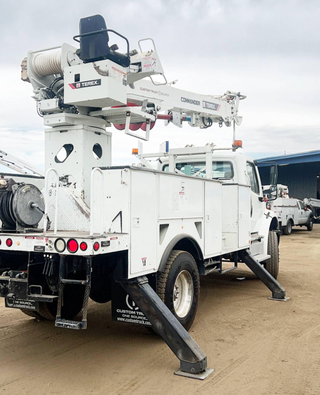 2013 Freightliner M2106 4x4 Terex C4047 Digger Derrick