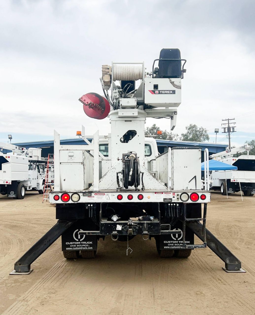 2013 Freightliner M2106 4x4 Terex C4047 Digger Derrick