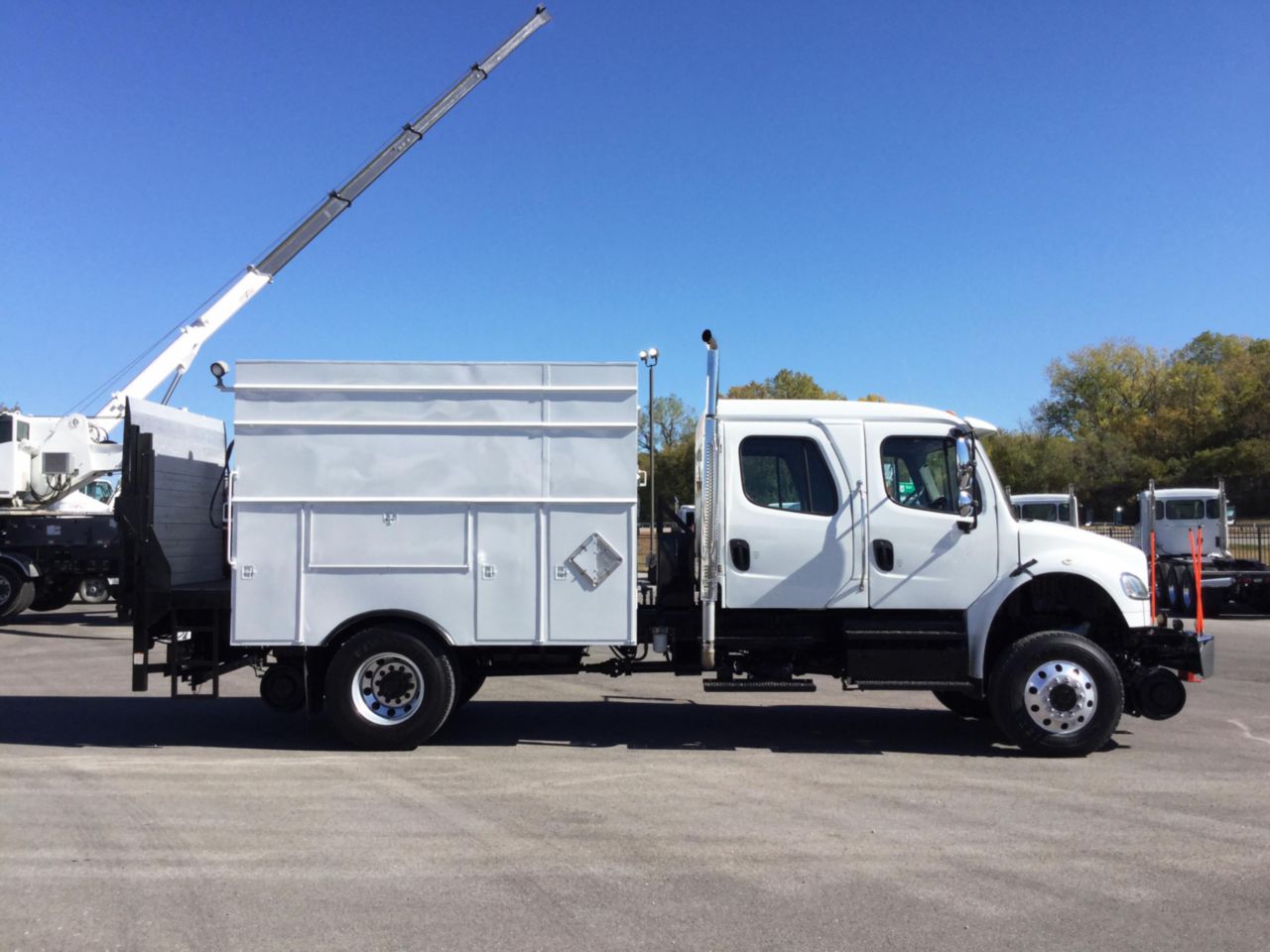 2013 Freightliner M2106 4x4 Crew Cab Rail Service Truck