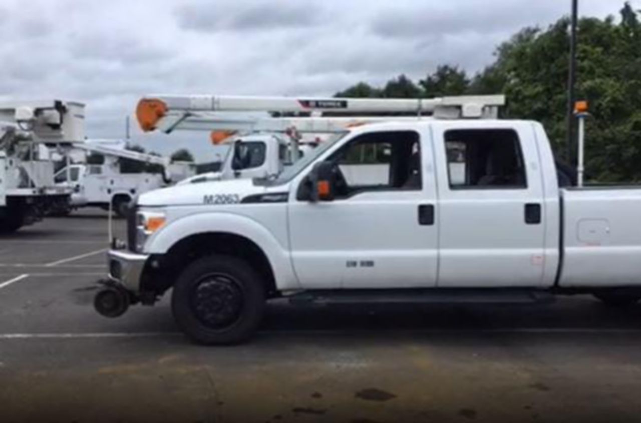 3/4 Ton Crew Cab Gas Hi-Rail Pickup Truck Rental - Custom Truck One Source