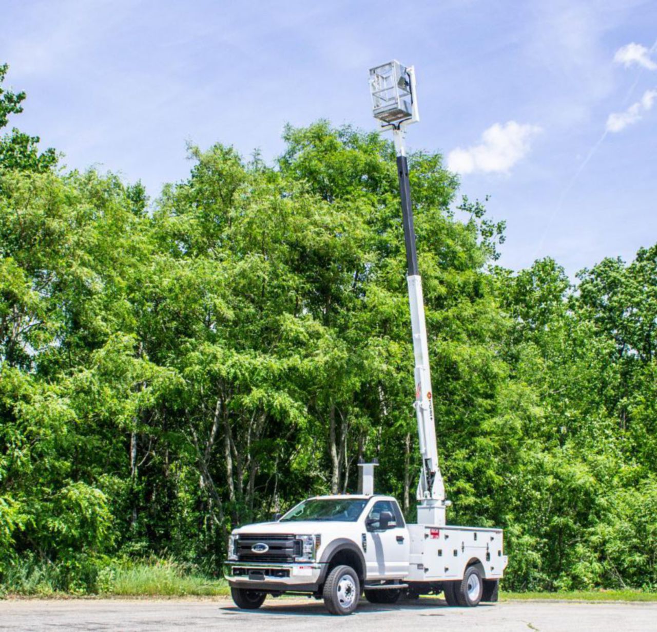 33 ft Telecom Bucket Truck Rental - Custom Truck One Source