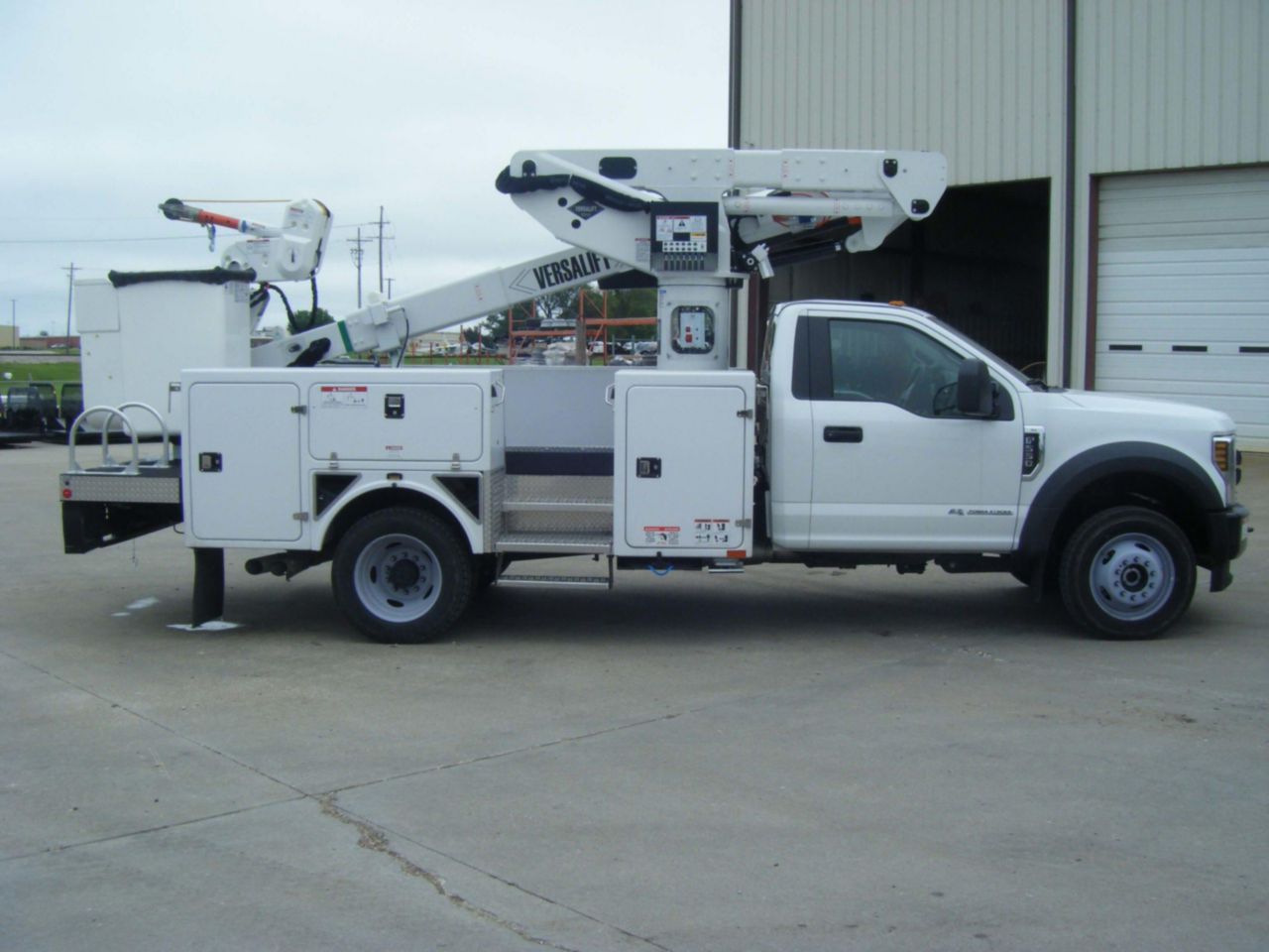 40 ft Distribution Bucket Truck Rental - Custom Truck One Source