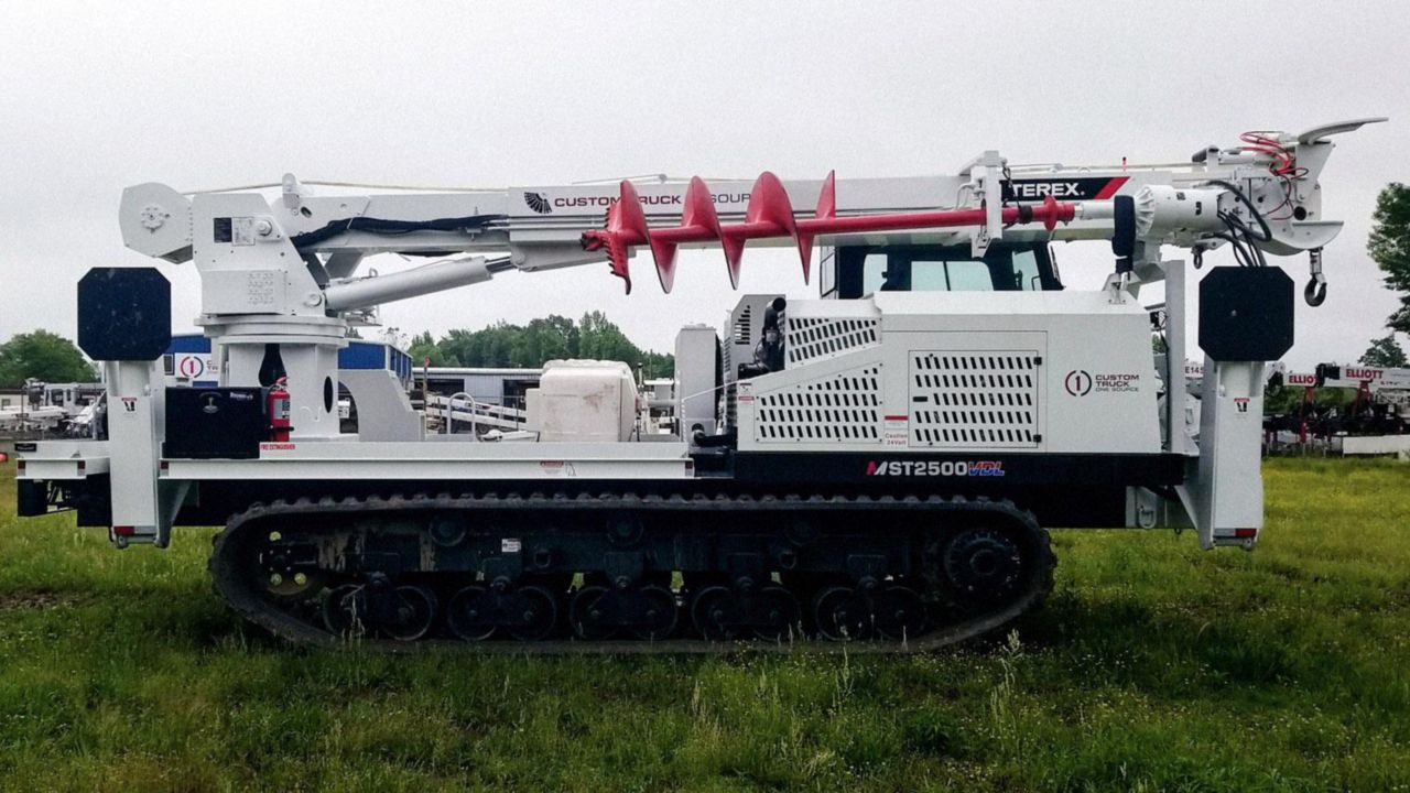 2022 Morooka MST2500VDL Terex Utilities C6060 Track Digger Derrick