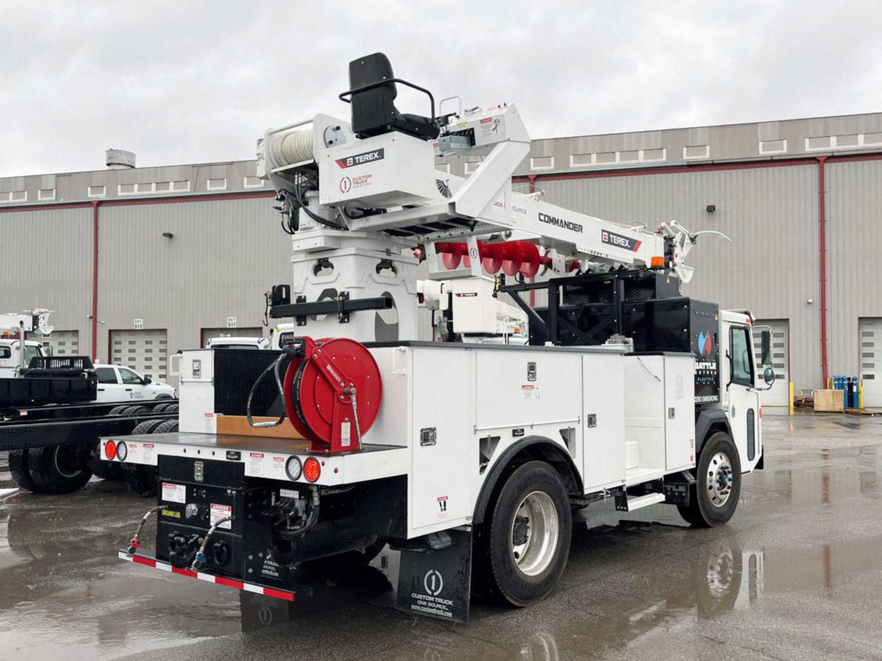 Terex Commander 4047 Digger Derrick on 2023 Battle Motors 4x2 LNT-44