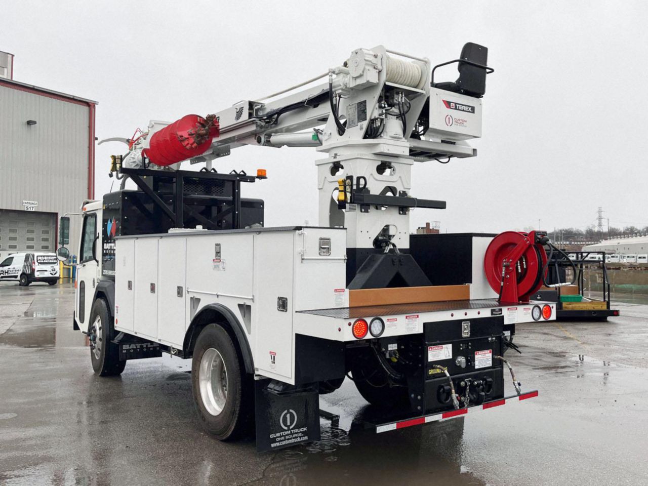 Terex Commander 4047 Digger Derrick on 2023 Battle Motors 4x2 LNT-44