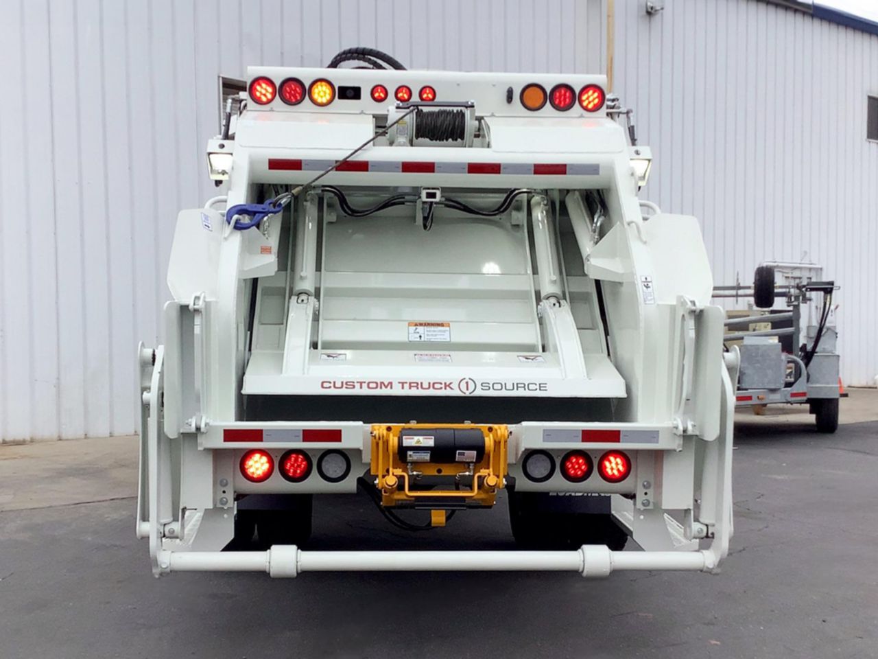 2023 Isuzu FVR 4x2 Loadmaster Elite 11 Yard Rear Loader Truck