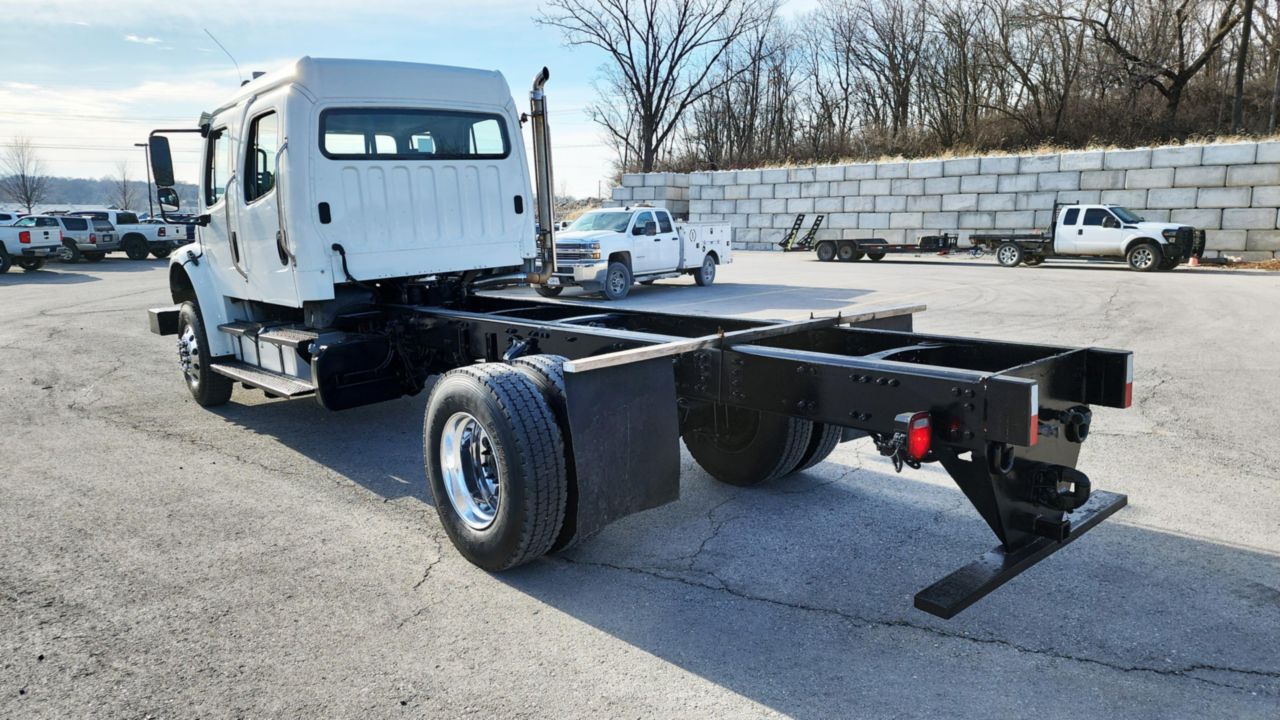 2013 Freightliner M2106 Crew Cab 4x4 Cab & Chassis