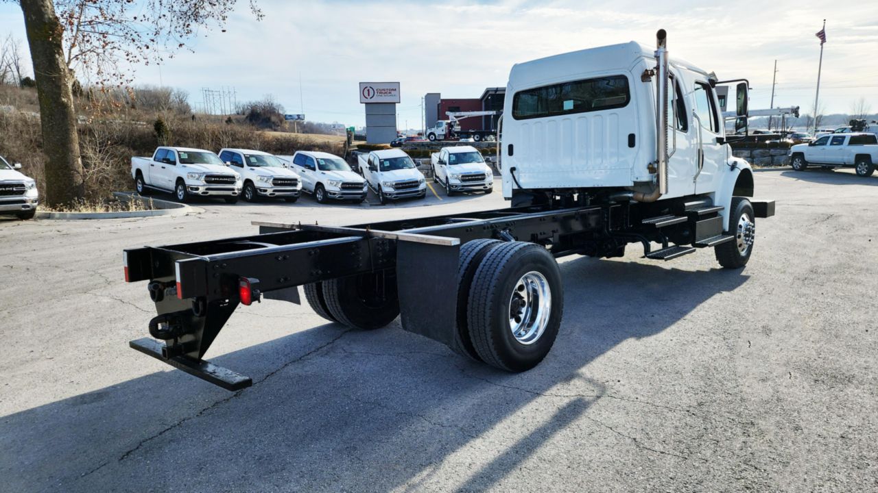 2013 Freightliner M2106 Crew Cab 4x4 Cab & Chassis