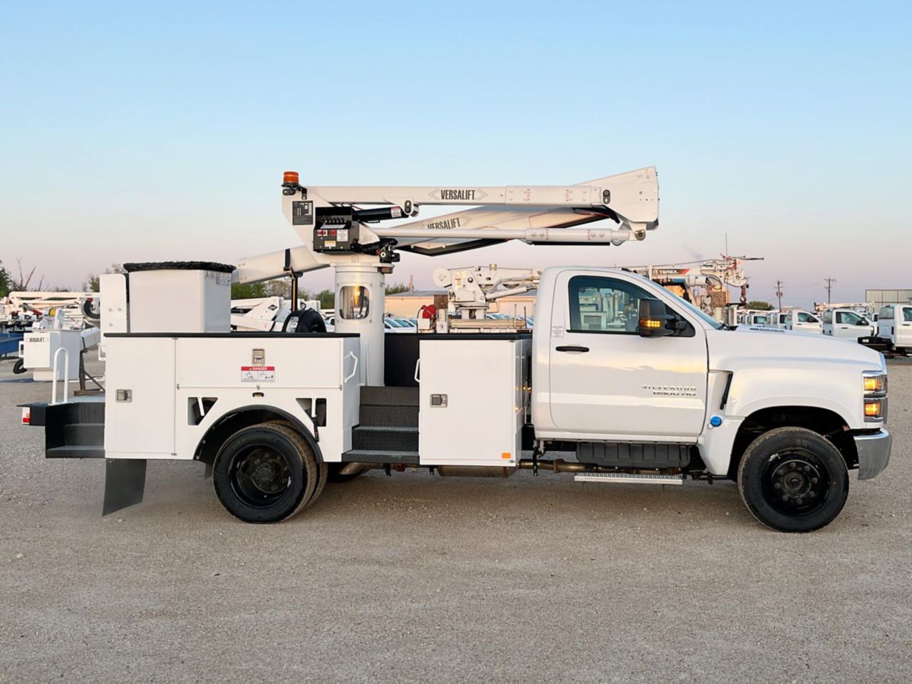 2023 Chevrolet 6500 4x2 Versalift SST-40-EIH Bucket Truck