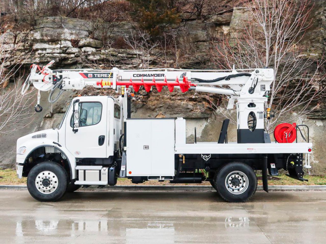 2024 Freightliner M2106 4x4 Terex Utilities C4047 Digger Derrick 2024 Freightliner M2106 4x4 Terex Utilities C4047 Digger Derrick