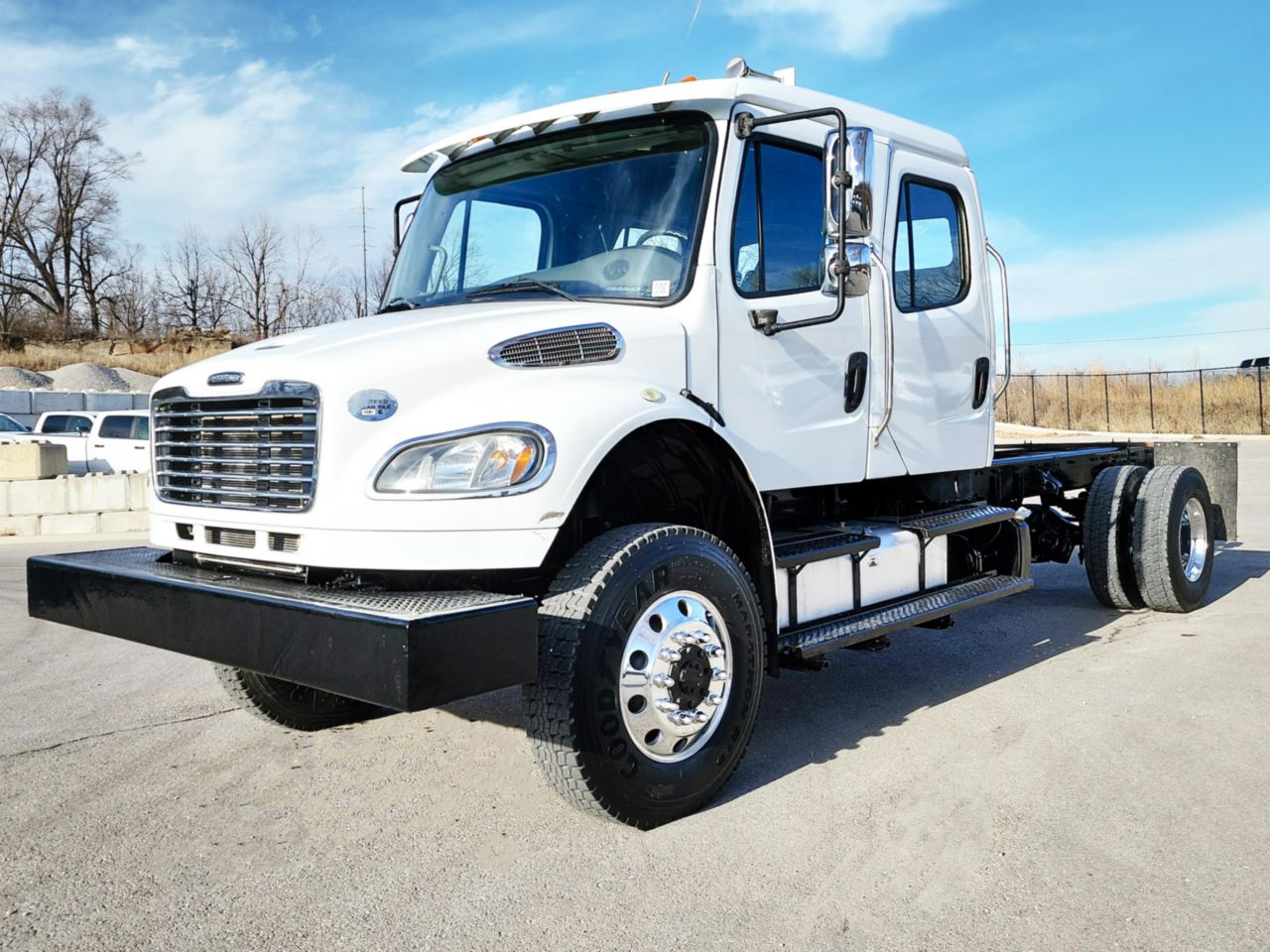 2013 Freightliner M2106 Crew Cab 4x4 Cab & Chassis