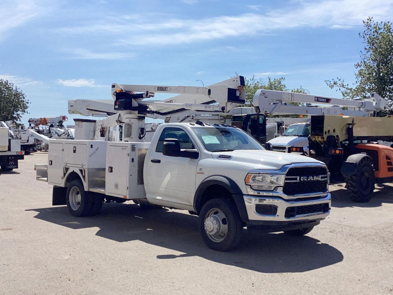 2022 RAM 5500 4x4 Versalift SST-40-EIH Bucket Truck