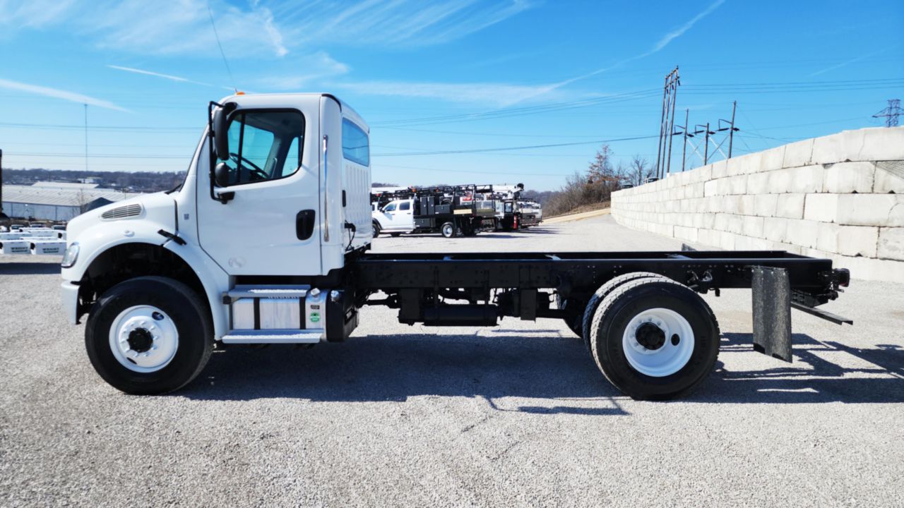 2017 Freightliner M2106 4x4 Cab & Chassis