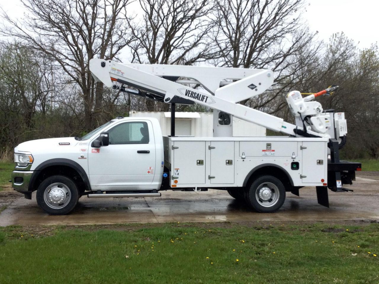 2024 RAM 5500 4x4 Versalift VST-47-MHI Bucket Truck