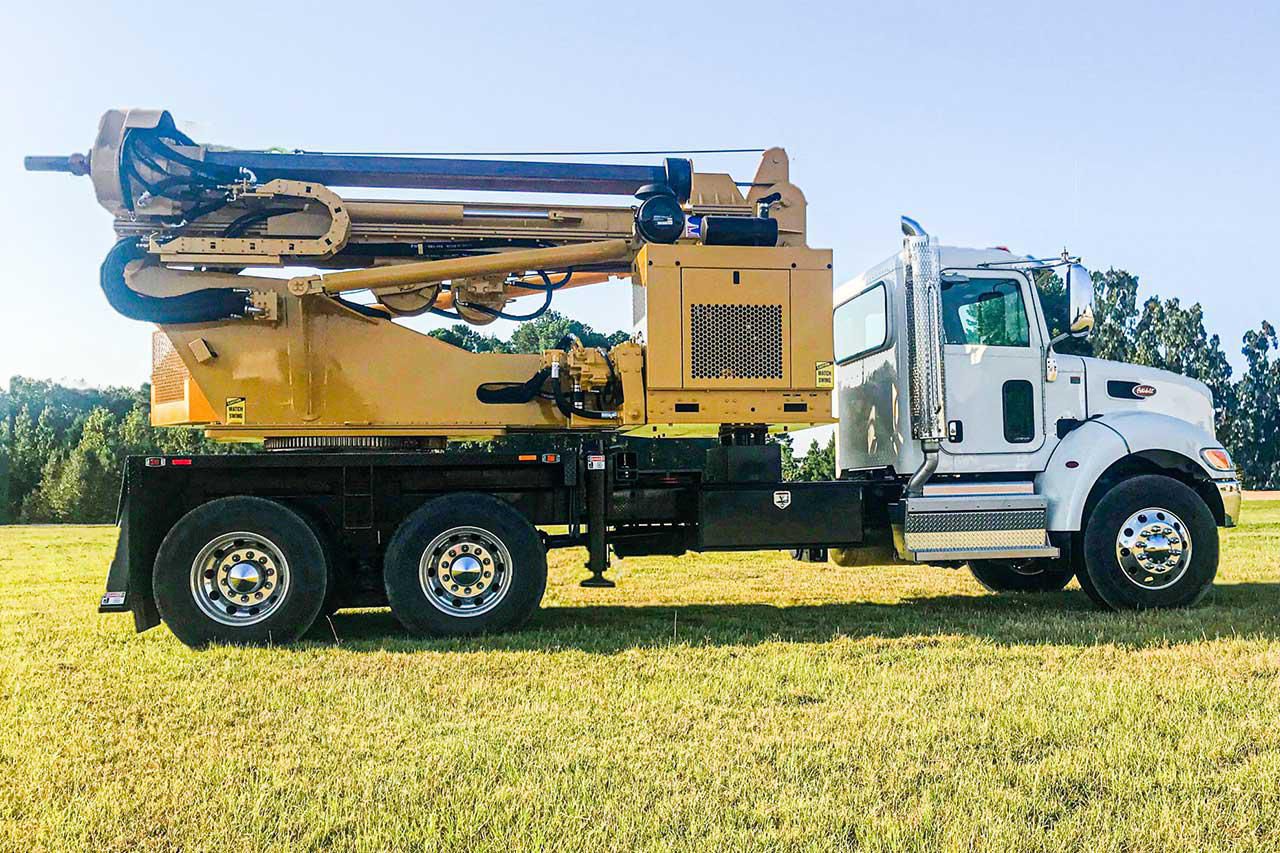 35 ft 30,000 ft-lb Pressure Digger Rental - Custom Truck One Source